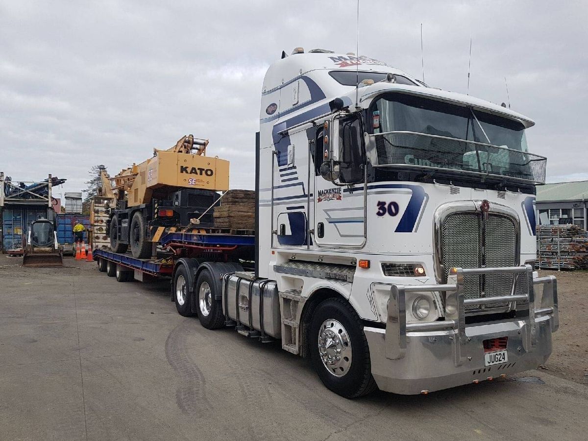 Auckland Hiab Crane & Cartage Experience | Our Projects | Mackenzie Transport