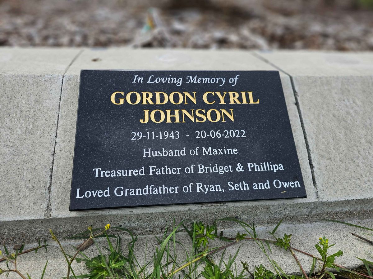 Memorials in NZ | Granite, Bronze & Upright Plaques | Cremation Plaques ...
